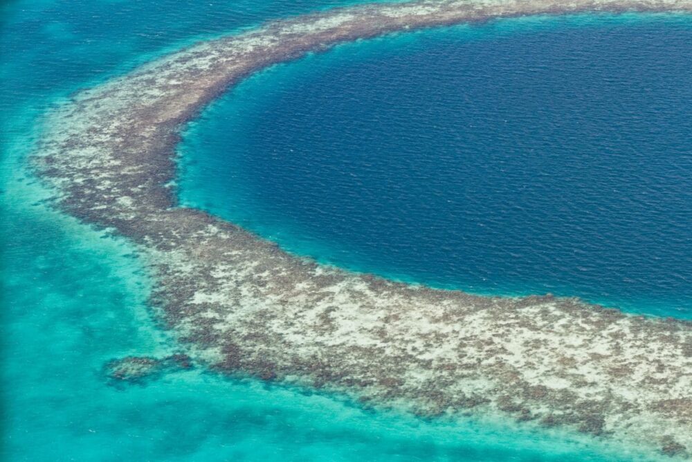 Plongez dans les mystères du Grand Trou Bleu au Belize