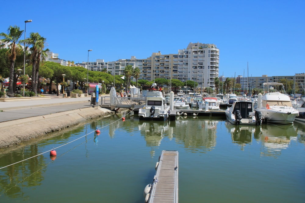 Location de bateau à Carnon : comment faire et où