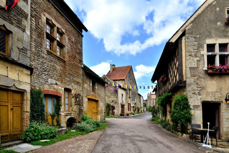 Les 14 plus beaux villages de Bourgogne Franche-Comté