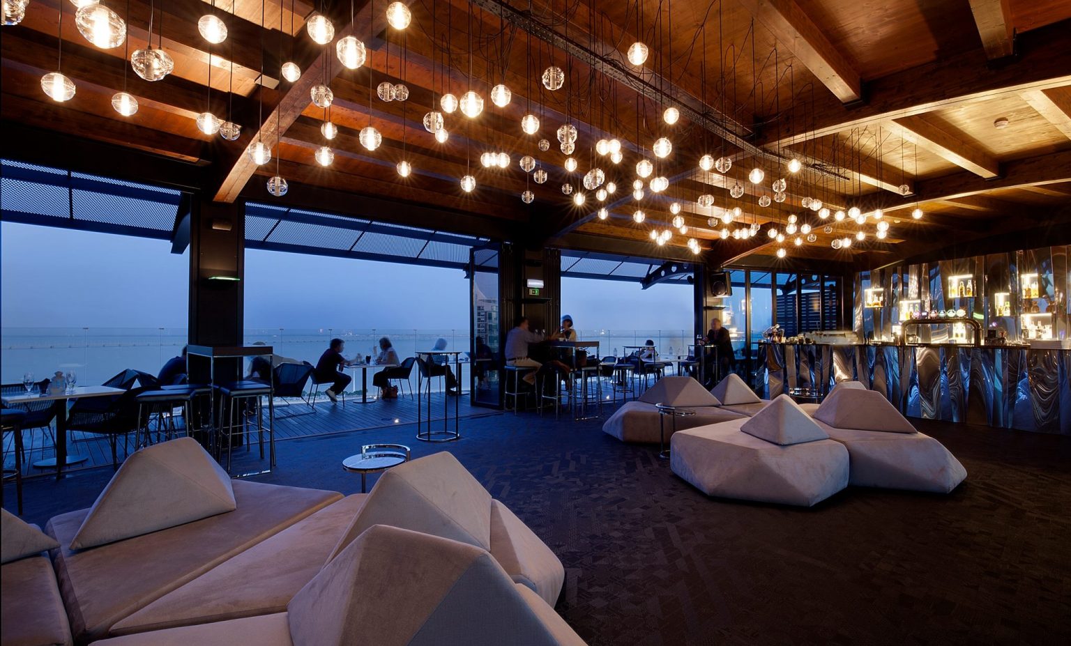 Les 11 meilleurs rooftops où boire un verre à Lisbonne