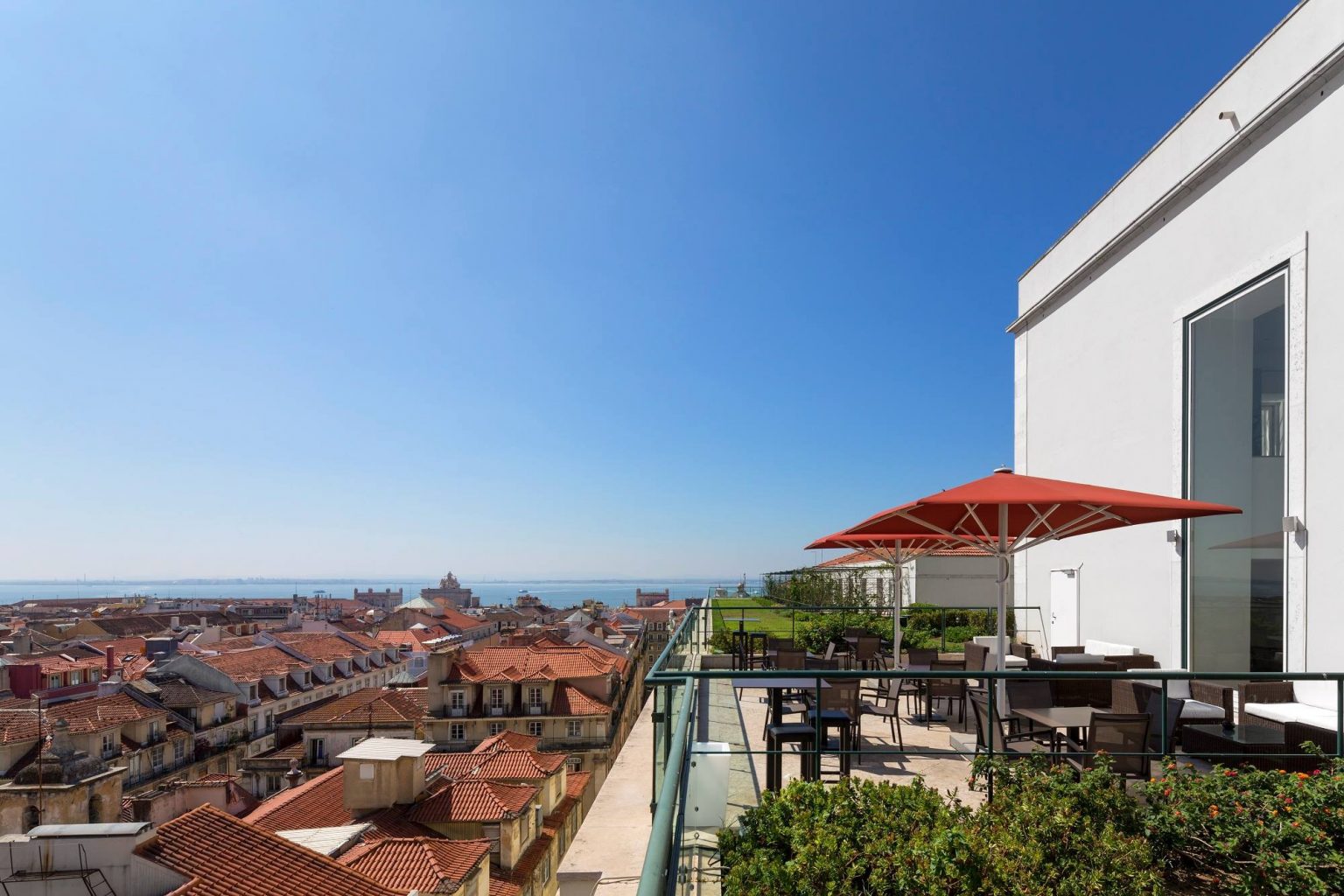Les 11 meilleurs rooftops où boire un verre à Lisbonne