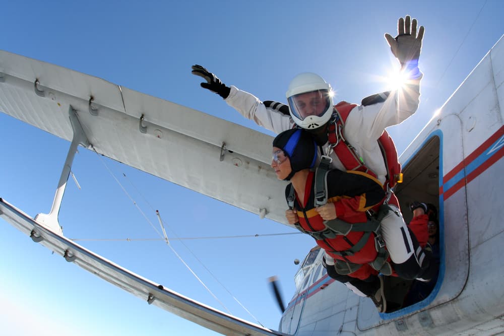 14 spots où faire du saut en parachute en France