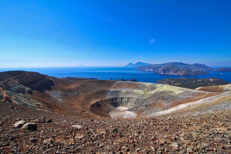 Visiter Vulcano dans les îles Éoliennes, la magie des volcans