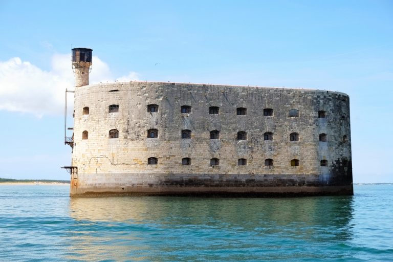 Visiter Fort Boyard : survol, croisière, excursion