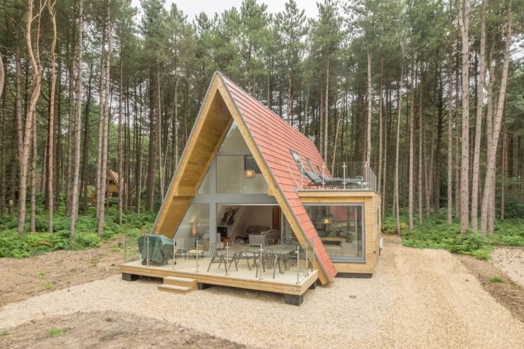 11 chalets triangulaires pour s’immerger en pleine nature