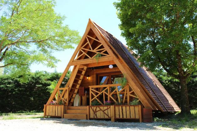 11 chalets triangulaires pour s’immerger en pleine nature