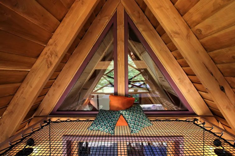 11 chalets triangulaires pour s’immerger en pleine nature