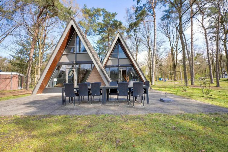 11 chalets triangulaires pour s’immerger en pleine nature