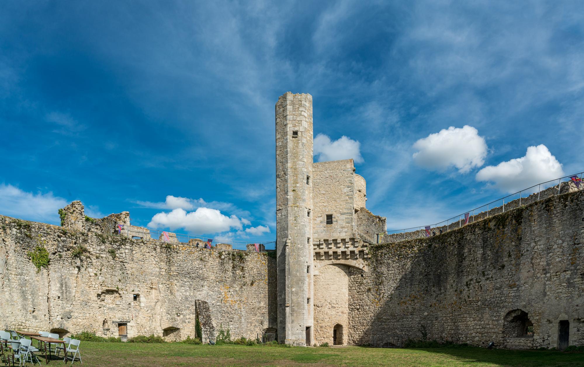 13 châteaux perchés à visiter en Auvergne-Rhône-Alpes