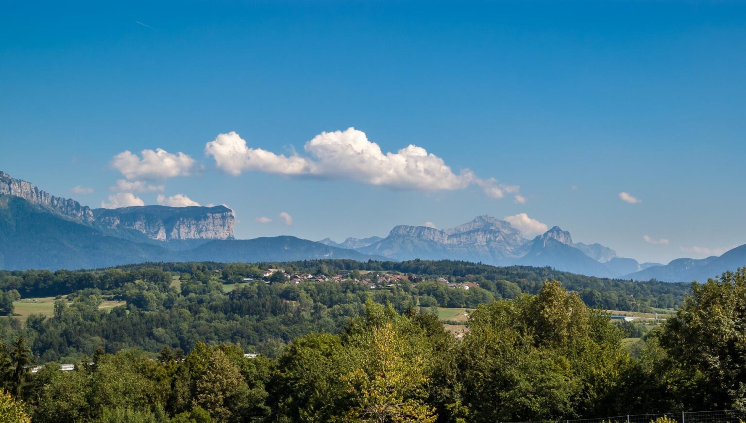Les 10 plus beaux lacs d'Auvergne-Rhône-Alpes