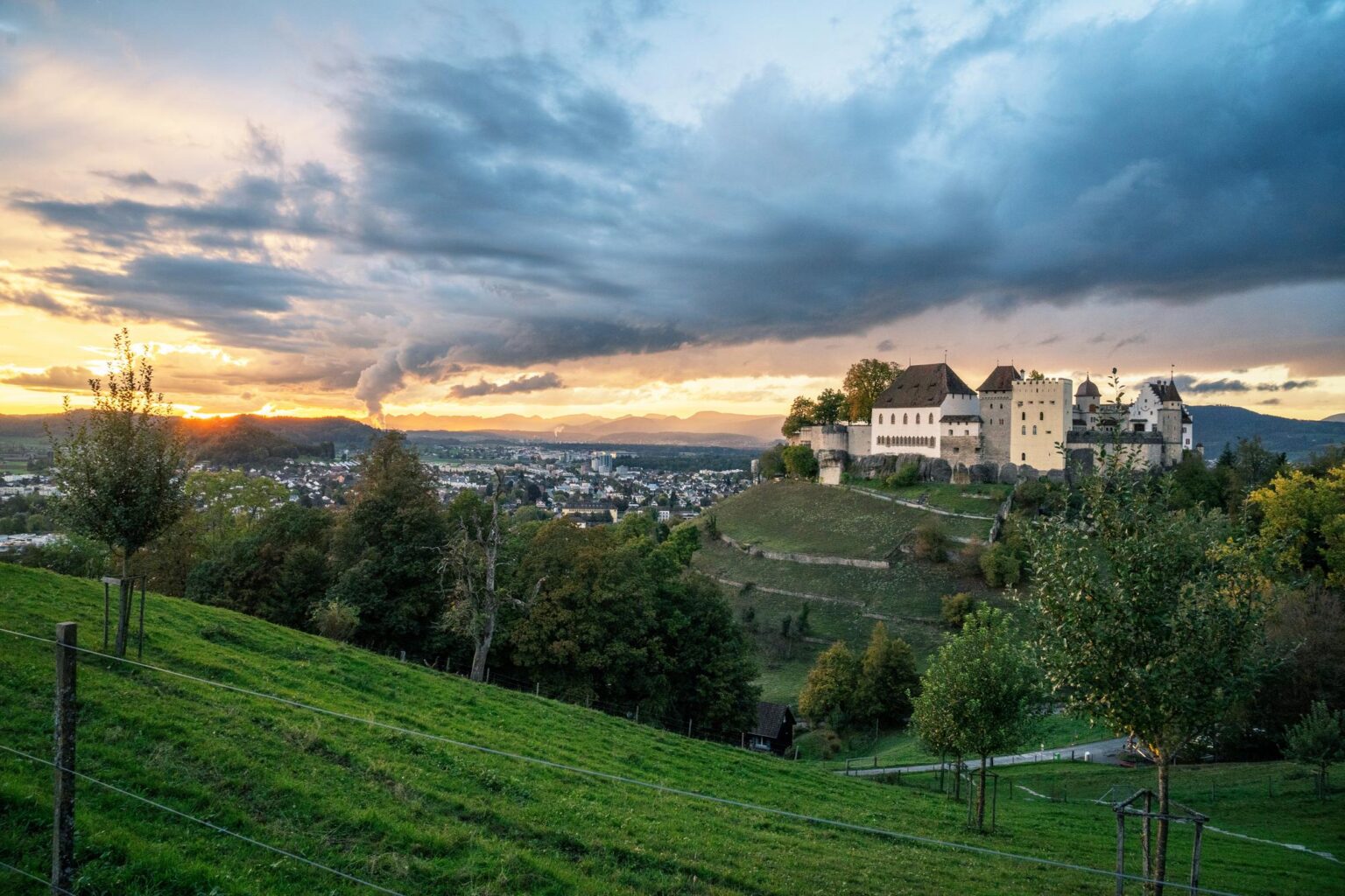 Les 10 plus beaux châteaux et forteresses suisses