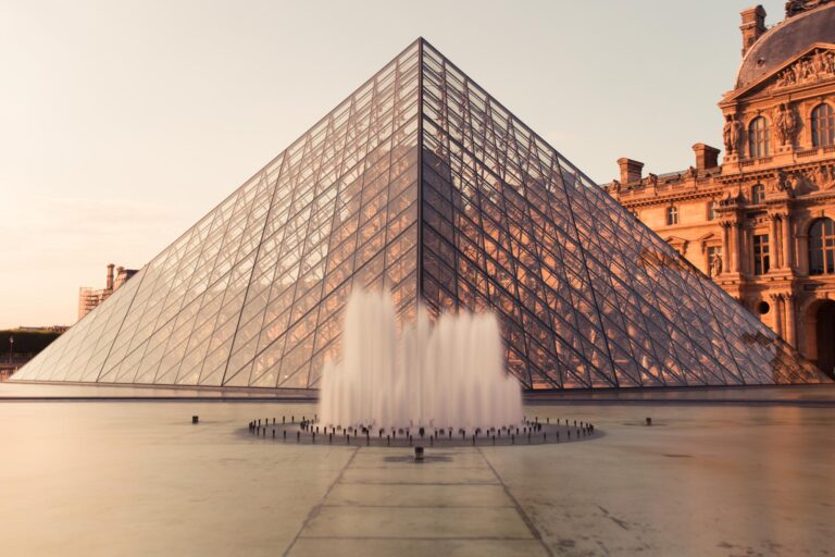 Les 11 monuments historiques à admirer le long de la Seine à Paris