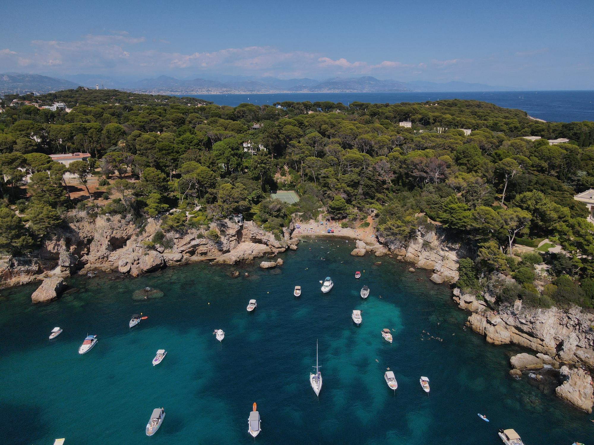 Les 6 criques secrètes de la Côte d'Azur à explorer en bateau