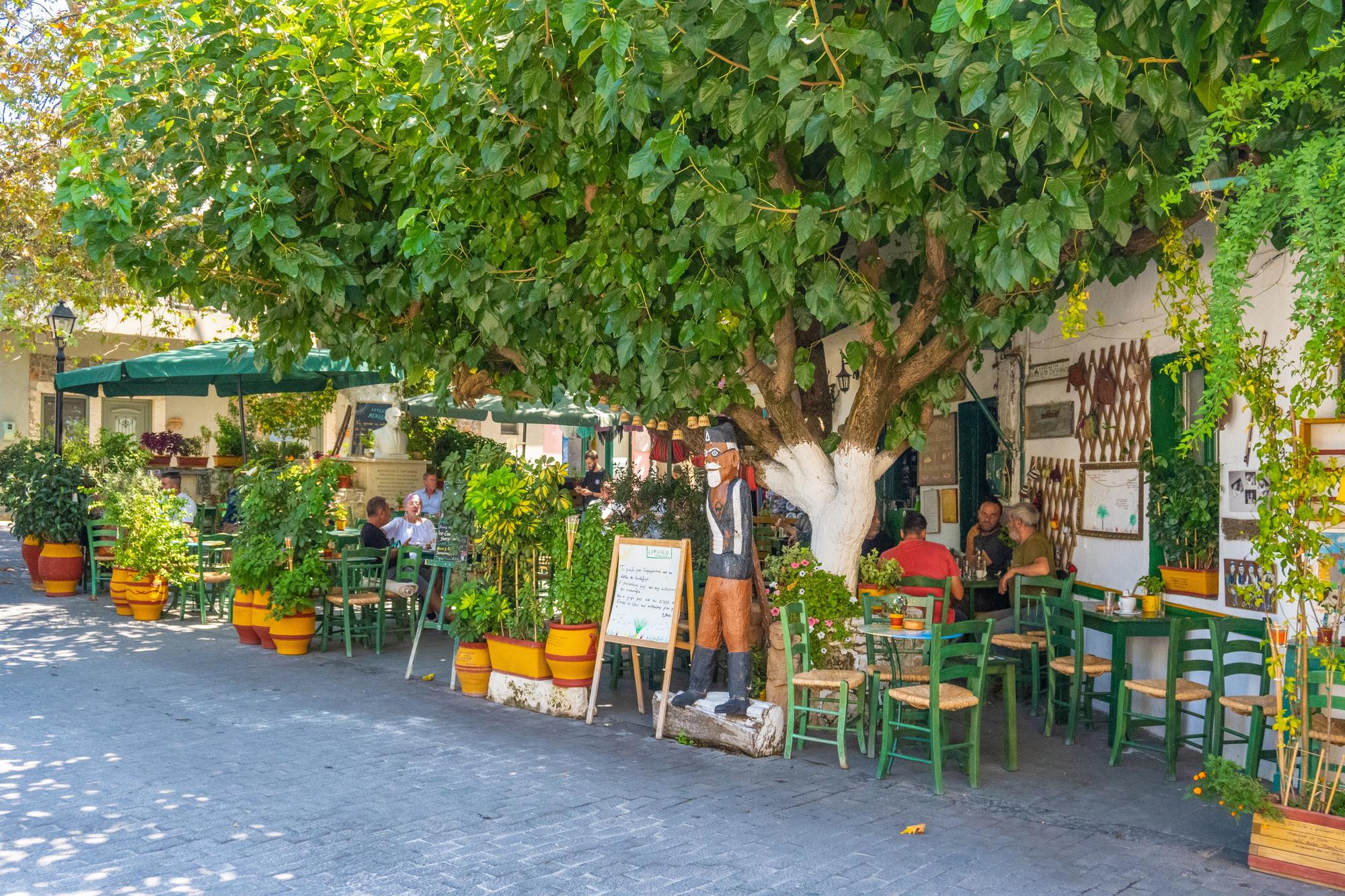 Ce village en Crète mêlant tradition et nature a été classé parmi les ...