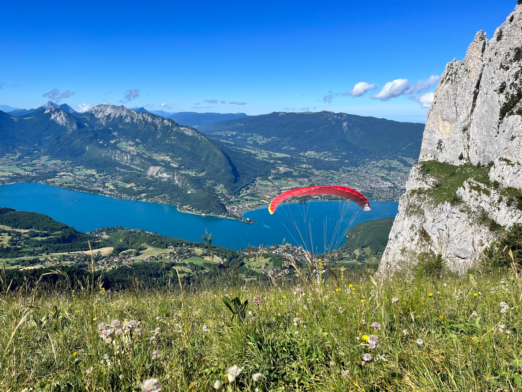 Vol en parapente depuis Annecy : itinéraires, tarifs, réservation