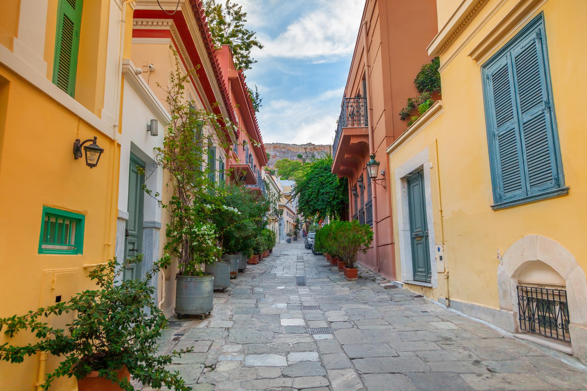 Athènes agit pour sauver le quartier historique de Plaka du tourisme de ...