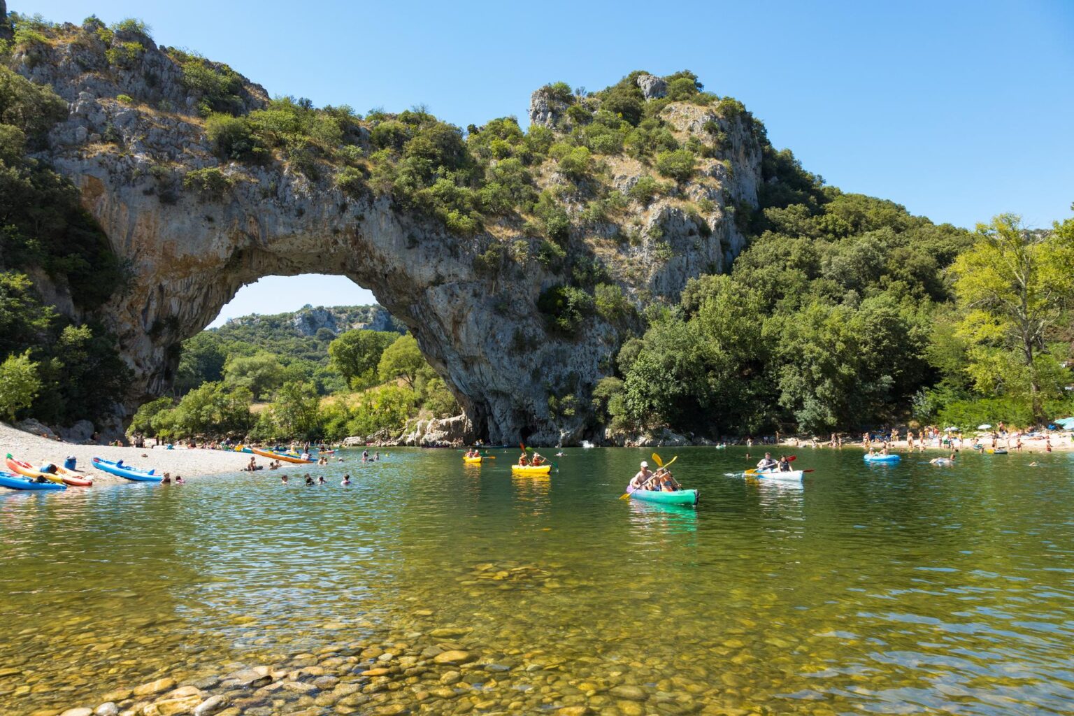 Canoë-kayak dans les Gorges de l'Ardèche : itinéraires, tarifs, réservation
