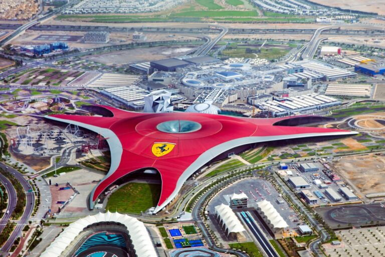 Visiter Ferrari World Abu Dhabi : billets, prix, horaires