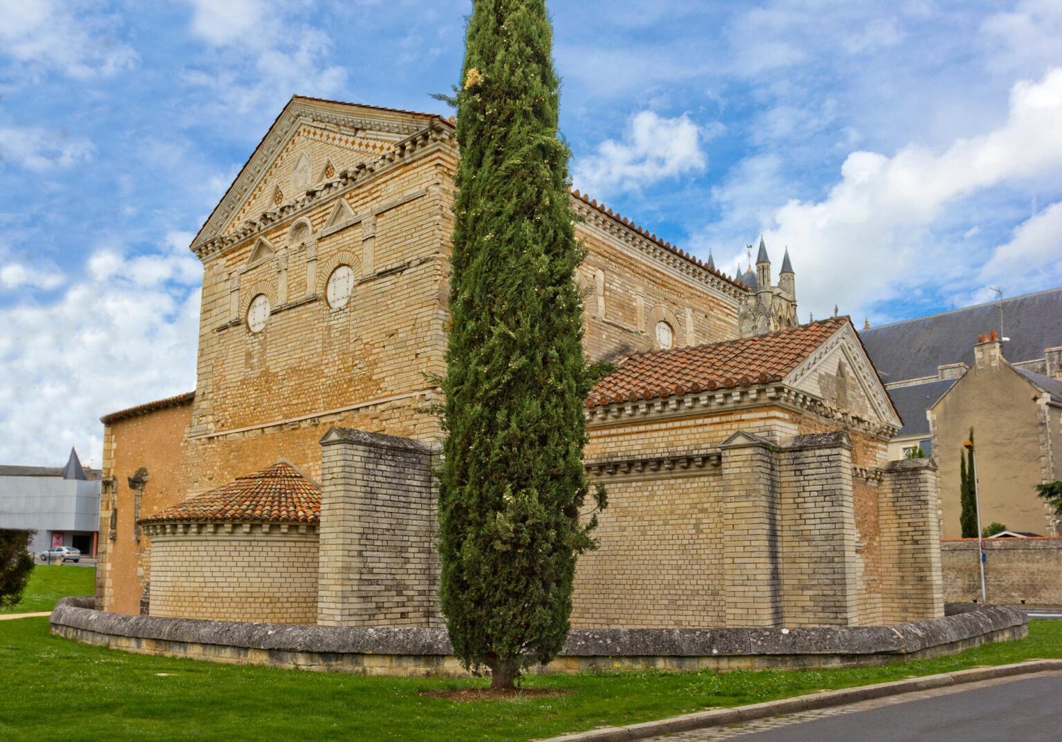 Visiter Poitiers : 10 incontournables à faire et voir