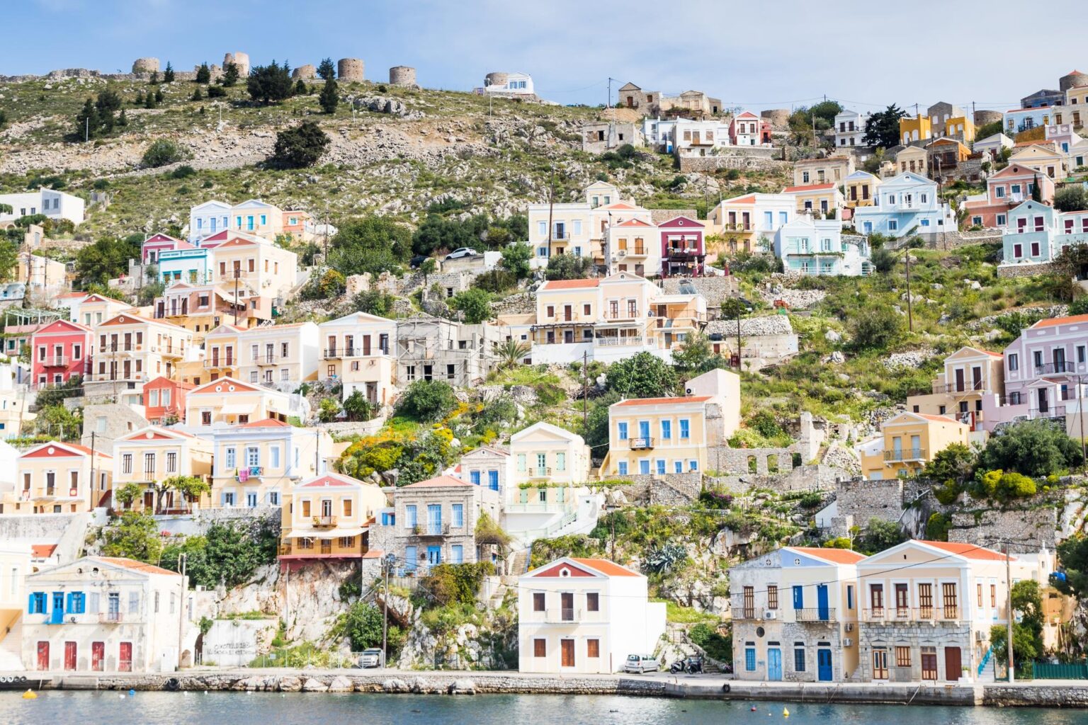 Visiter Symi : 10 incontournables à faire et voir
